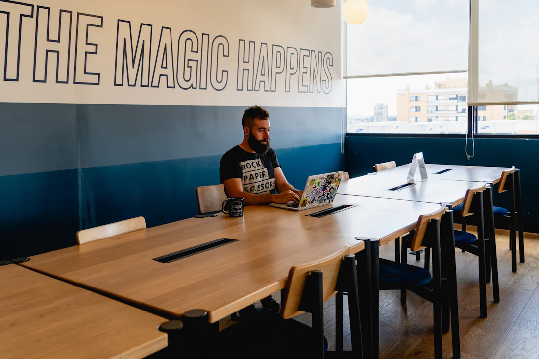 What Is a Hot Desk and How Does it Work?